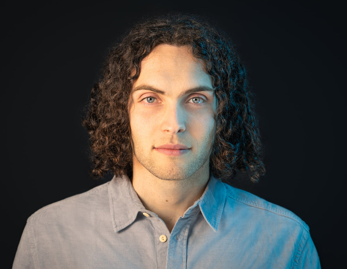 Léo Alexandre, entre géométrie minimaliste et couleurs vibrantes ...